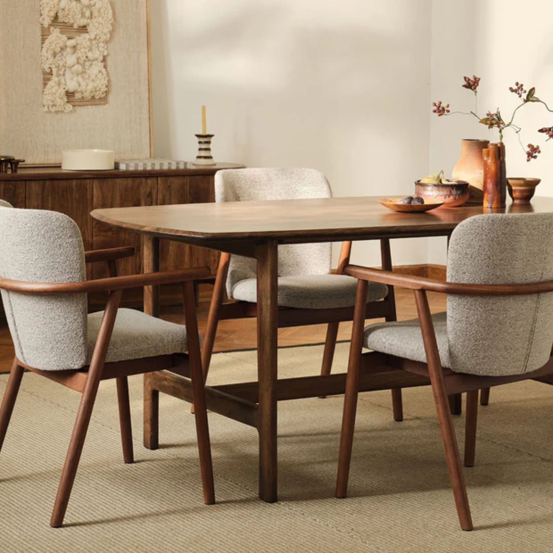 Table à manger MICADONI Bia en bois finition noyer – Bonne manière